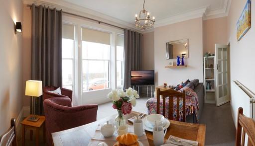 Crescent View House in Filey sleeps 2 Ocholo - Ocholo
