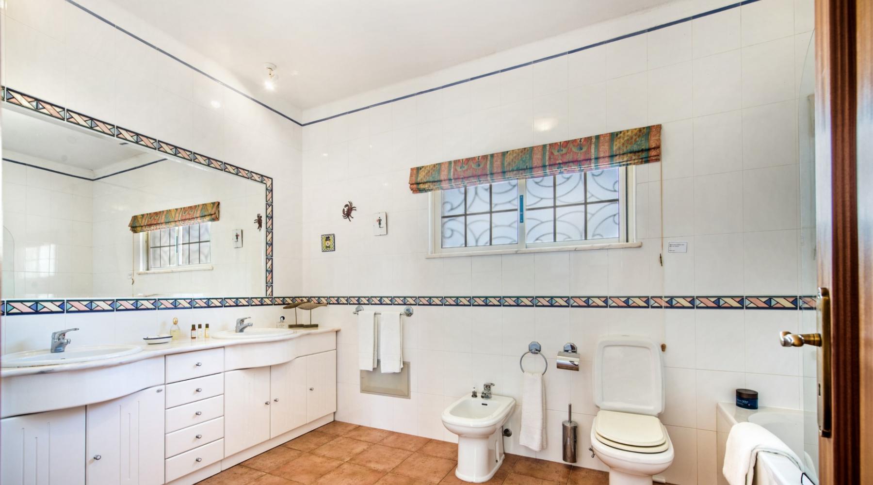 Villa Chloe House in Galé sleeps 8 Ocholo - Ocholo